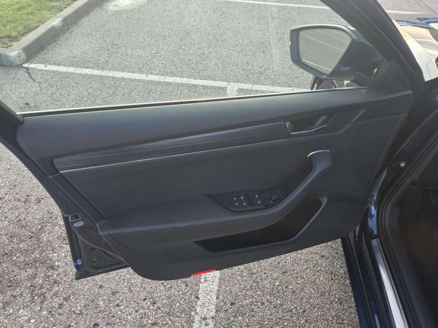 Blue Skoda SuperB 2023 in Kaunas, with an engine capacity of 1.40 L and mileage of 69 thousand km for 23000 €, photo 27 on AUTOMOTO.COM.LV