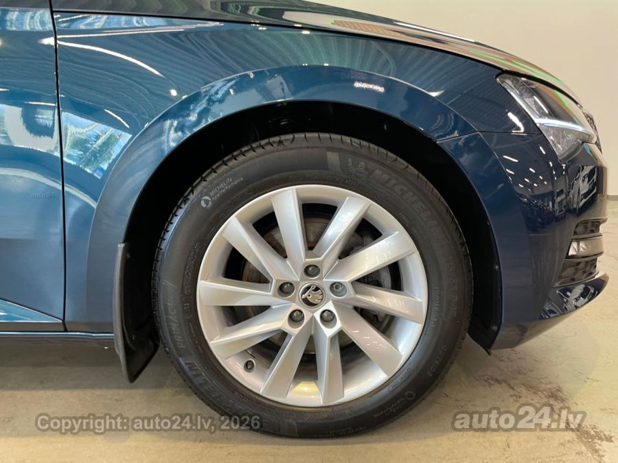 Zils Skoda SuperB 2024 Tallina, ar dzinēja tilpumu 1.50 L un nobraukumu 56 tūkst. km par 24990 €, foto 6 vietnē AUTOMOTO.COM.LV