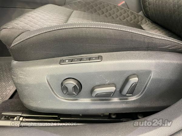 Zils Skoda SuperB 2024 Tallina, ar dzinēja tilpumu 1.50 L un nobraukumu 56 tūkst. km par 24990 €, foto 8 vietnē AUTOMOTO.COM.LV