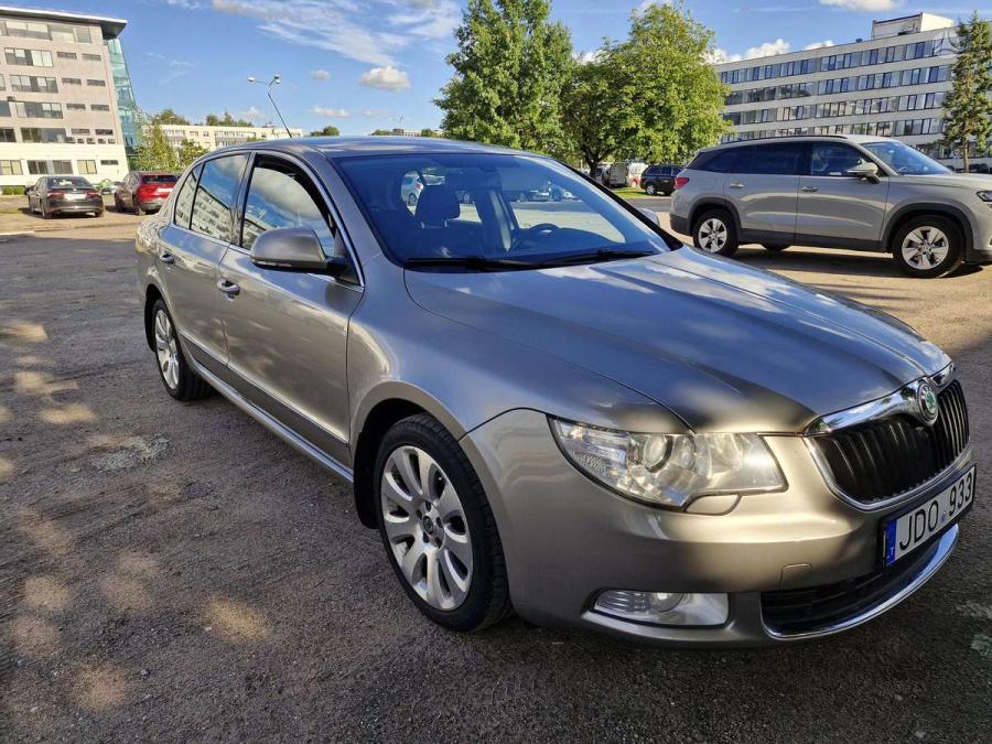 Brown Skoda SuperB 2009 in Vilnius, with an engine capacity of 1.80 L and mileage of 280 thousand km for 2650 €, photo 8 on AUTOMOTO.COM.LV