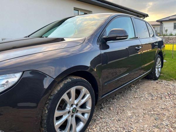 Brown Skoda SuperB 2011 in Vilnius, with an engine capacity of 1.80 L and mileage of 225 thousand km for 4199 €, photo 9 on AUTOMOTO.COM.LV