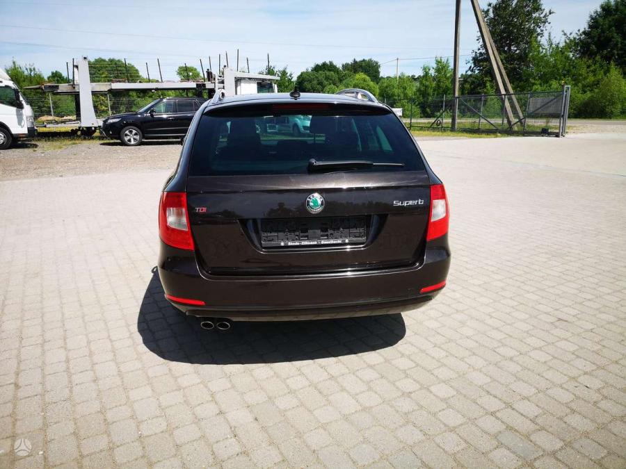 Brown Skoda SuperB 2013 in Radviliskis, with an engine capacity of 1.97 L and mileage of 254 thousand km for 6750 €, photo 16 on AUTOMOTO.COM.LV
