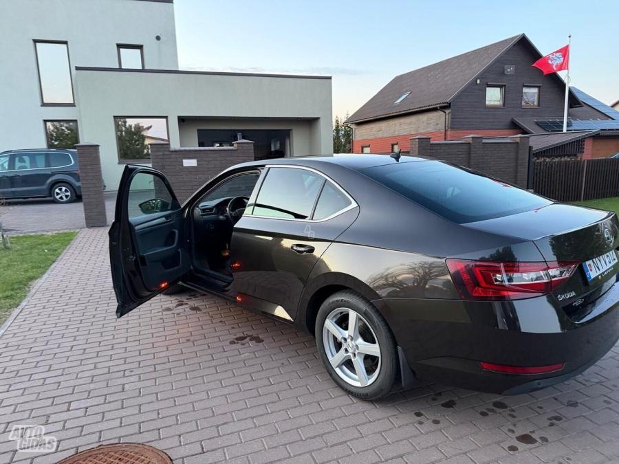 Brown Skoda SuperB 2016 in Panevezys, with an engine capacity of 2.00 L and mileage of 189 thousand km for 10900 €, photo 7 on AUTOMOTO.COM.LV