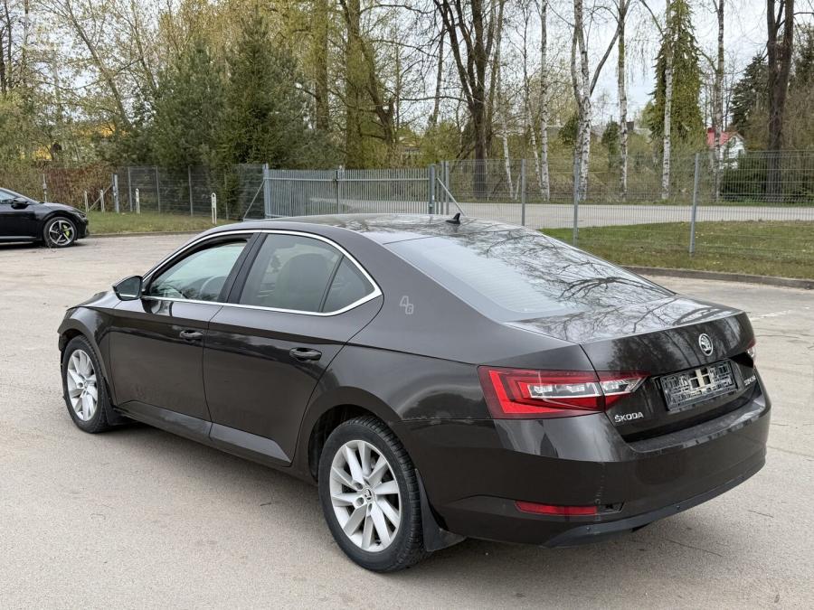 Brūns Skoda SuperB 2016 Panevēža, ar dzinēja tilpumu 2.00 L un nobraukumu 346 tūkst. km par 6200 €, foto 8 vietnē AUTOMOTO.COM.LV