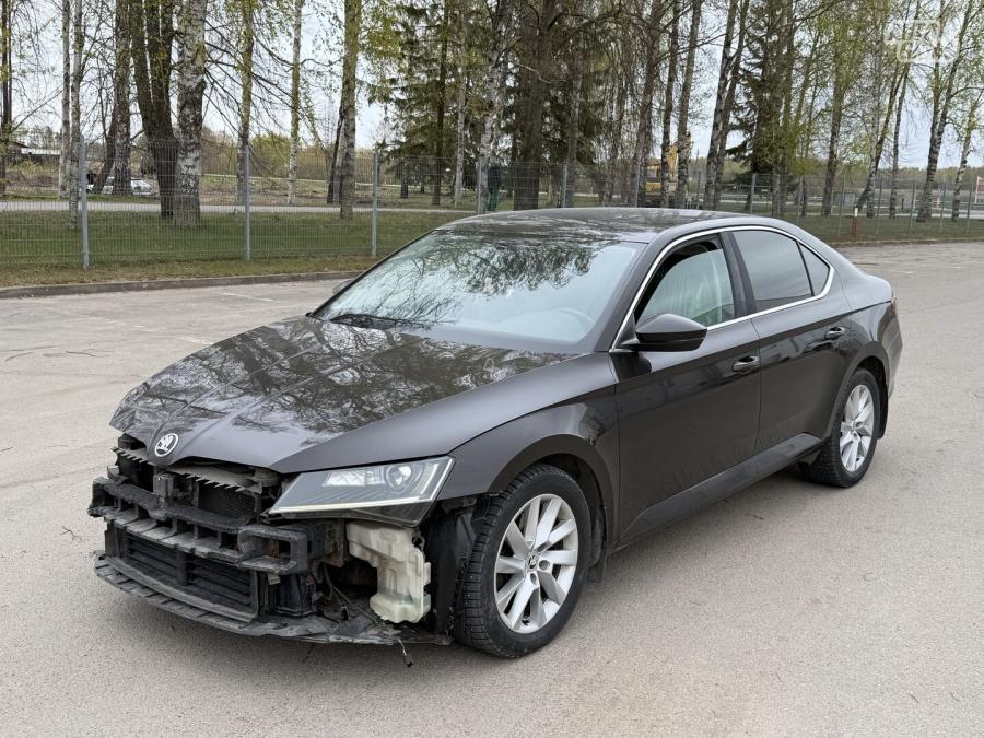 Brūns Skoda SuperB 2016 Panevēža, ar dzinēja tilpumu 2.00 L un nobraukumu 346 tūkst. km par 5950 €, foto 3 vietnē AUTOMOTO.COM.LV