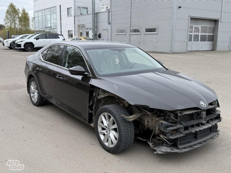 Brūns Skoda SuperB 2016 Panevēža, ar dzinēja tilpumu 2.00 L un nobraukumu 346 tūkst. km par 5950 €, foto 5 vietnē AUTOMOTO.COM.LV