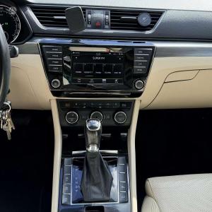 Brown Skoda SuperB 2016 in Vilnius, with an engine capacity of 1.98 L and mileage of 153 thousand km for 12500 €, photo 16 on AUTOMOTO.COM.LV