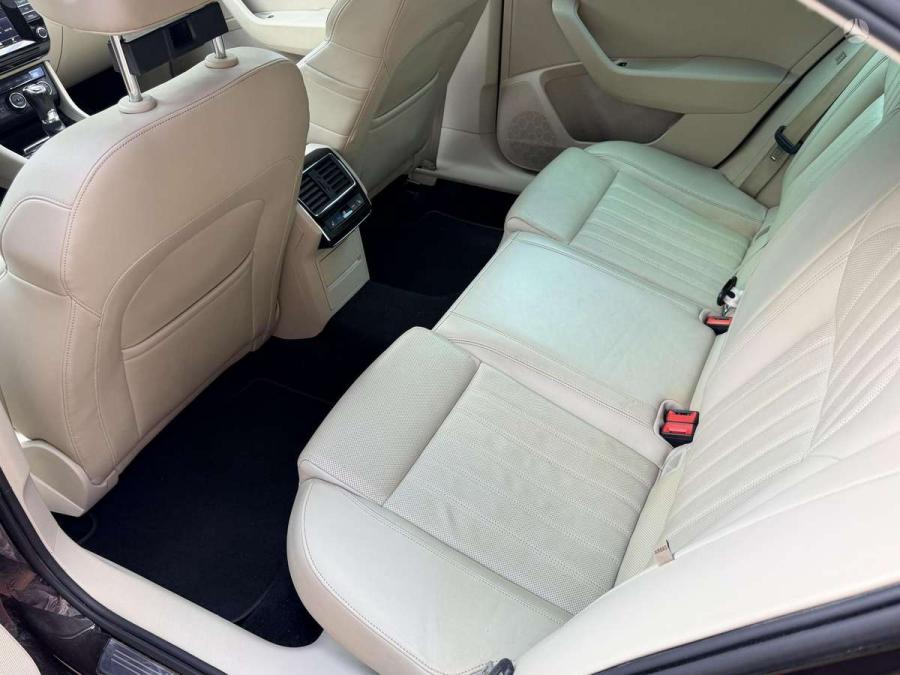Brown Skoda SuperB 2016 in Vilnius, with an engine capacity of 1.98 L and mileage of 153 thousand km for 12500 €, photo 18 on AUTOMOTO.COM.LV