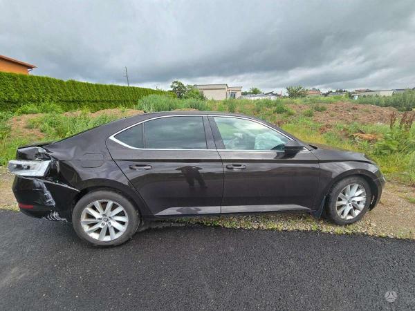 Brūns Skoda SuperB 2017 Alīta, ar dzinēja tilpumu 1.40 L un nobraukumu 111 tūkst. km par 3300 €, foto 6 vietnē AUTOMOTO.COM.LV
