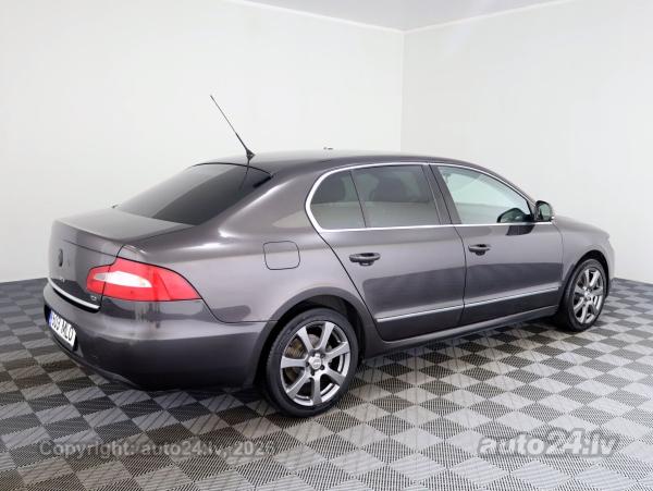 Brūns Skoda SuperB 2008 Tallina, ar dzinēja tilpumu 2.00 L un nobraukumu 188 tūkst. km par 3999 €, foto 3 vietnē AUTOMOTO.COM.LV