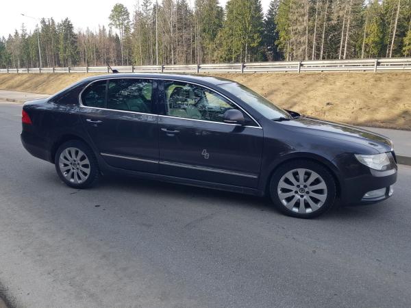 Brown Skoda SuperB 2009 in Vilnius, with an engine capacity of 1.80 L and mileage of 299 thousand km for 2580 €, photo 4 on AUTOMOTO.COM.LV