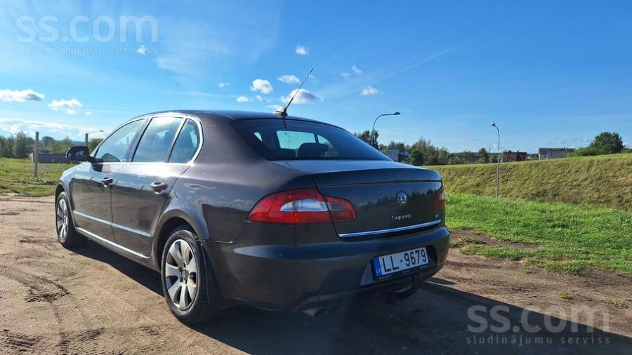 Brown Skoda SuperB 2009 in Daugavpils, with an engine capacity of 2.00 L and mileage of 384 thousand km for 3200 €, photo 5 on AUTOMOTO.COM.LV