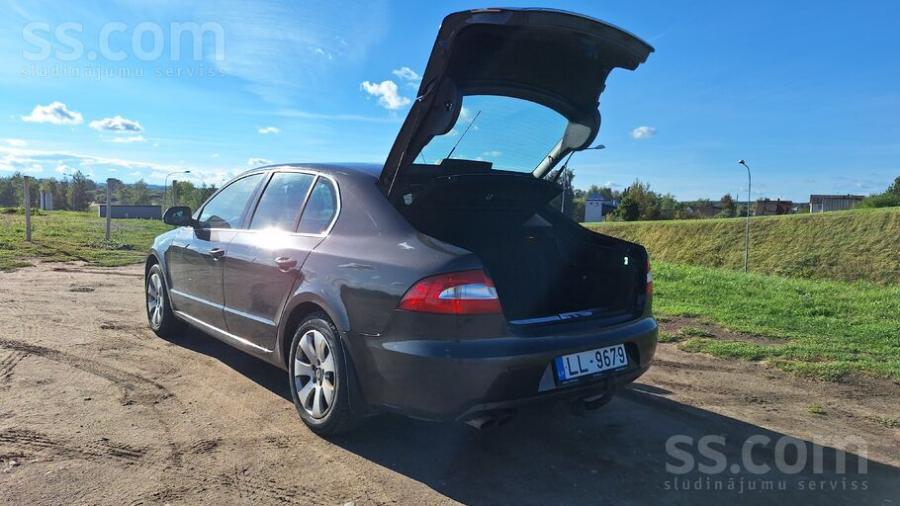 Brown Skoda SuperB 2009 in Daugavpils, with an engine capacity of 2.00 L and mileage of 384 thousand km for 3200 €, photo 6 on AUTOMOTO.COM.LV