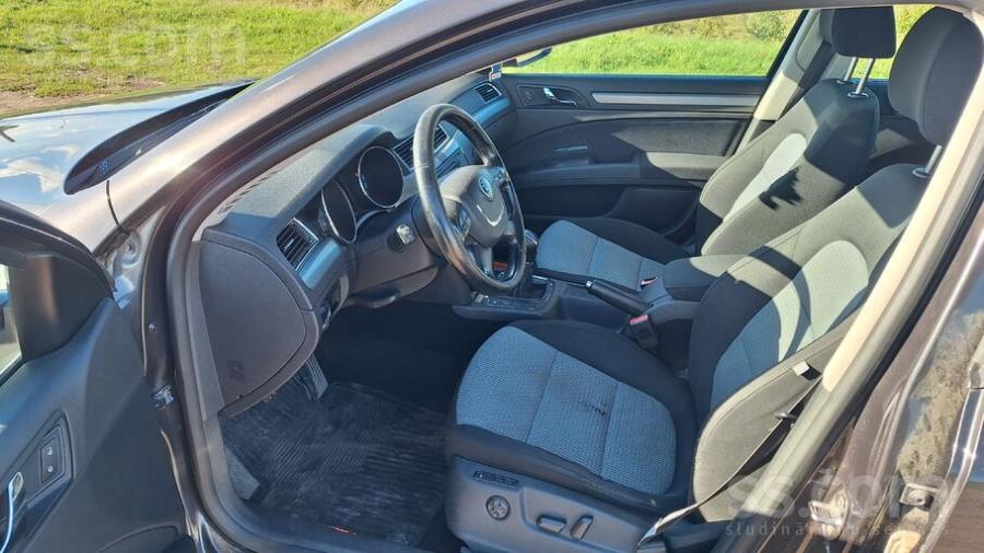 Brown Skoda SuperB 2009 in Daugavpils, with an engine capacity of 2.00 L and mileage of 384 thousand km for 3200 €, photo 7 on AUTOMOTO.COM.LV