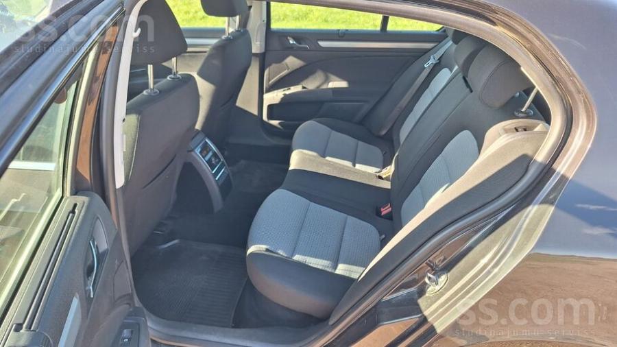 Brown Skoda SuperB 2009 in Daugavpils, with an engine capacity of 2.00 L and mileage of 384 thousand km for 3200 €, photo 8 on AUTOMOTO.COM.LV