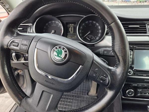 Шкода Суперб 2009 в Вильнюс на AUTOMOTO.COM.LV Коричневый Шкода Суперб 2009 в Вильнюс, объемом двигателя 1.97 л и пробегом 455 тыс. км за 2700 €, фото 6 на AUTOMOTO.COM.LV