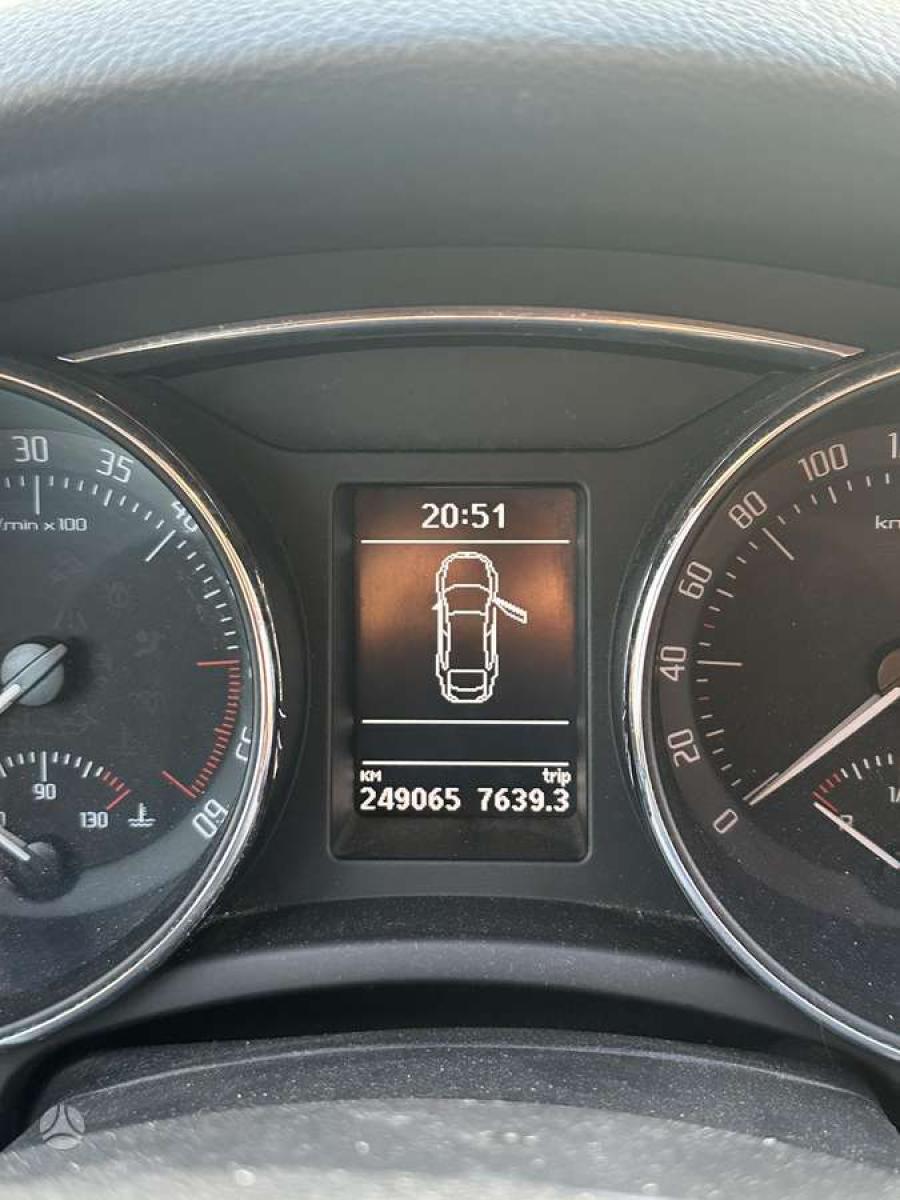 Brūns Skoda SuperB 2012 Klaipėda, ar dzinēja tilpumu 1.97 L un nobraukumu 249 tūkst. km par 4200 €, foto 15 vietnē AUTOMOTO.COM.LV