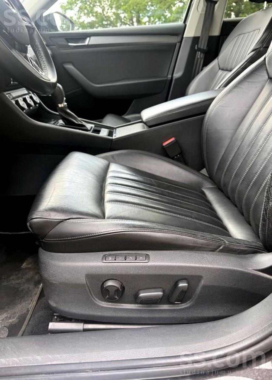 Brown Skoda SuperB 2016 in Riga, with an engine capacity of 2.00 L and mileage of 346 thousand km for 8700 €, photo 8 on AUTOMOTO.COM.LV