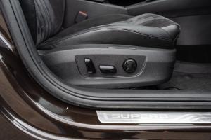 Brown Skoda SuperB 2016 in Riga, with an engine capacity of 2.00 L and mileage of 182 thousand km for 12500 €, photo 7 on AUTOMOTO.COM.LV