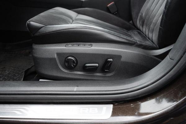 Brown Skoda SuperB 2016 in Riga, with an engine capacity of 2.00 L and mileage of 182 thousand km for 12500 €, photo 11 on AUTOMOTO.COM.LV