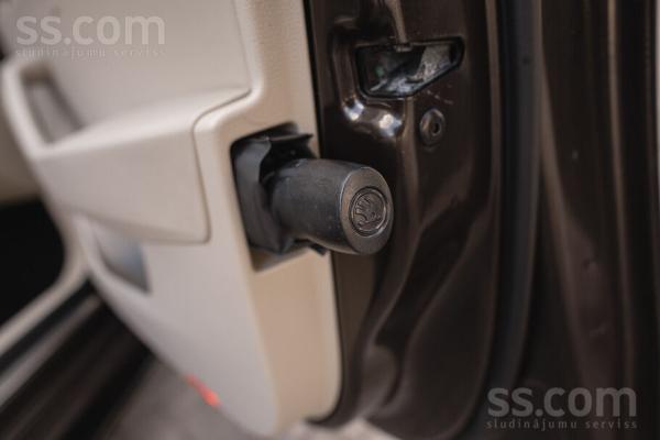 Brown Skoda SuperB 2017 in Jelgava, with an engine capacity of 2.00 L and mileage of 204 thousand km for 14900 €, photo 10 on AUTOMOTO.COM.LV