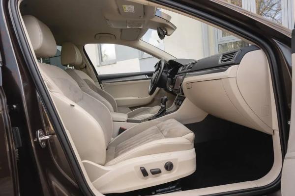 Brown Skoda SuperB 2017 in Jelgava, with an engine capacity of 2.00 L and mileage of 204 thousand km for 14900 €, photo 8 on AUTOMOTO.COM.LV