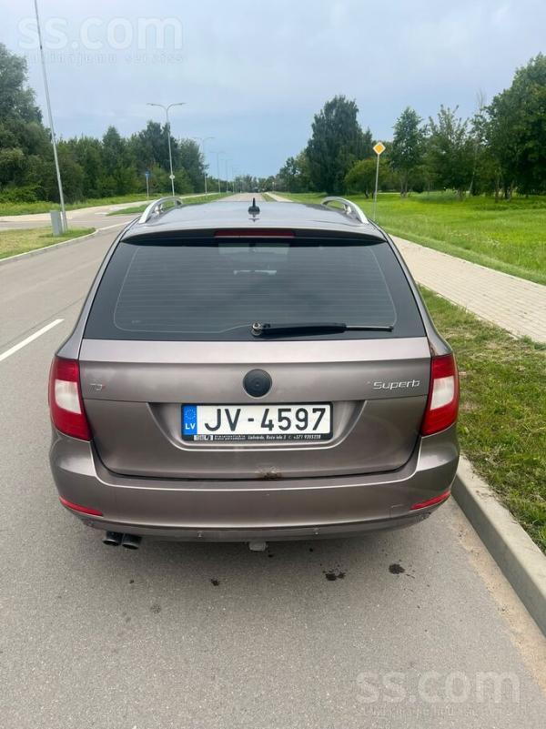 Brown Skoda SuperB 2010 in Riga, with an engine capacity of 2.00 L and mileage of 319 thousand km for 2000 €, photo 5 on AUTOMOTO.COM.LV