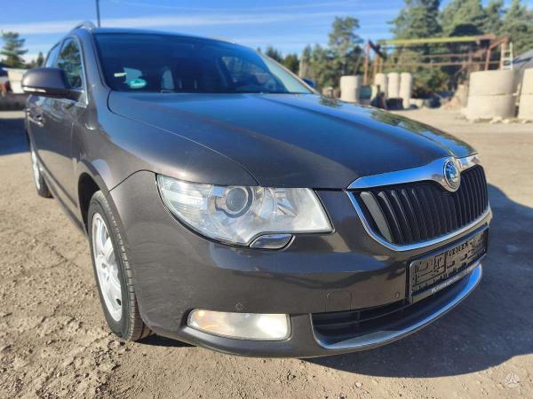 Skoda SuperB 2010 in Utena on AUTOMOTO.COM.LV Brown Skoda SuperB 2010 in Utena, with an engine capacity of 1.97 L and mileage of 285 thousand km for 4400 €, photo 3 on AUTOMOTO.COM.LV
