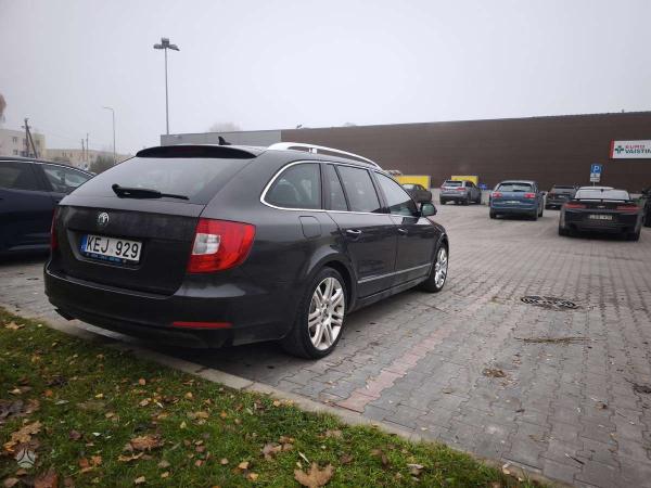 Brown Skoda SuperB 2011 in Vilnius, with an engine capacity of 1.97 L and mileage of 322 thousand km for 4900 €, photo 3 on AUTOMOTO.COM.LV