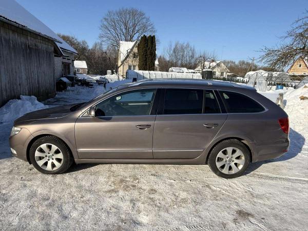 Brown Skoda SuperB 2011 in Raseiniai, with an engine capacity of 2.00 L and mileage of 279 thousand km for 2900 €, photo 8 on AUTOMOTO.COM.LV
