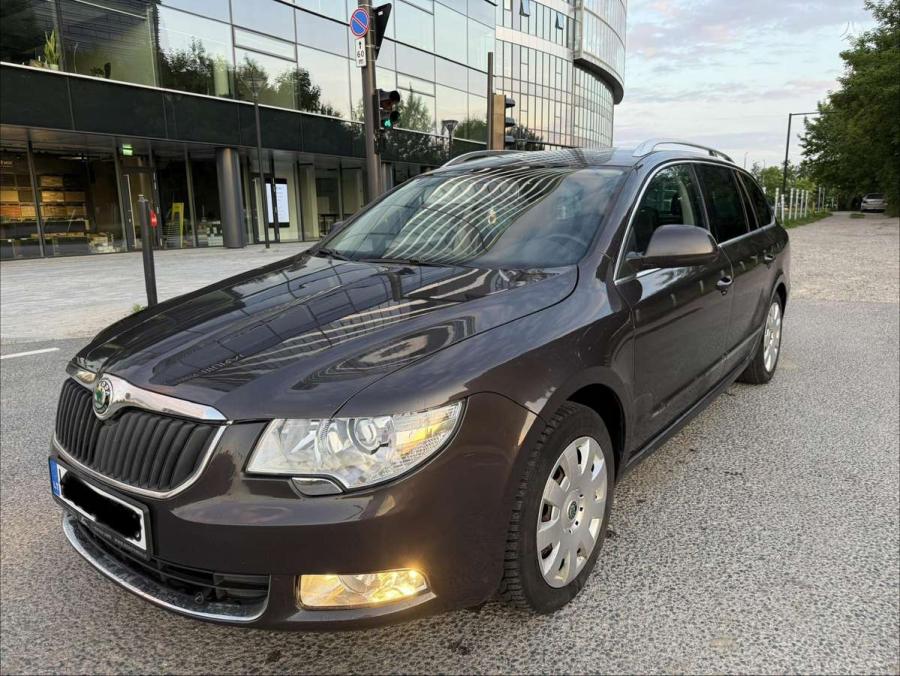 Brown Skoda SuperB 2011 in Vilnius, with an engine capacity of 1.97 L and mileage of 370 thousand km for 2499 €, photo 1 on AUTOMOTO.COM.LV