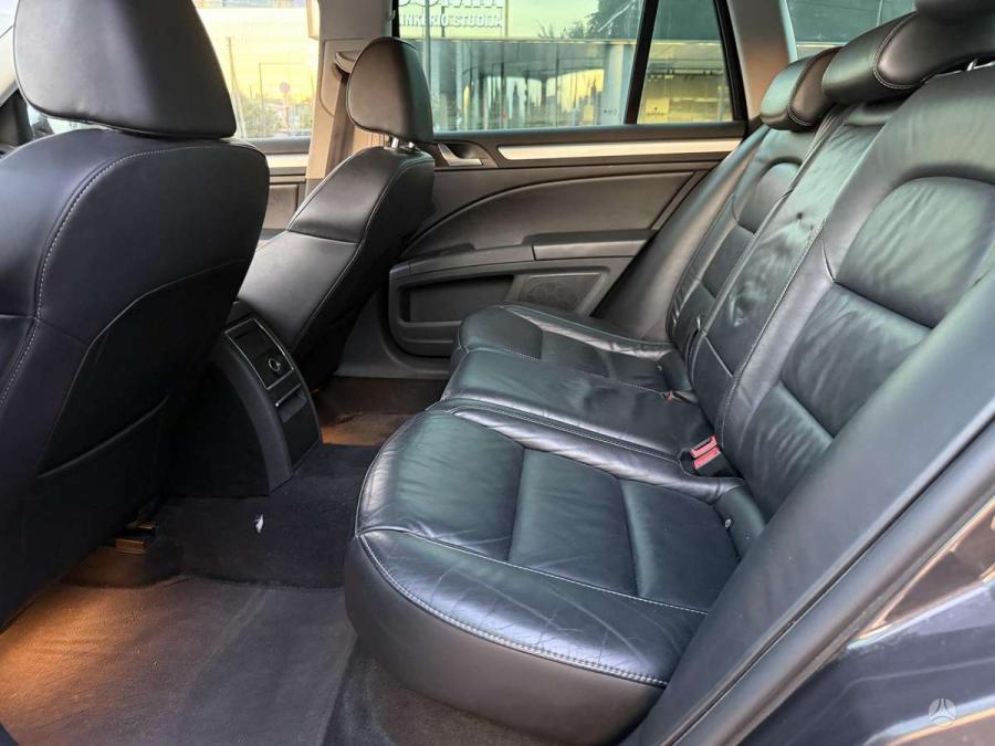 Brown Skoda SuperB 2011 in Vilnius, with an engine capacity of 1.97 L and mileage of 370 thousand km for 2499 €, photo 9 on AUTOMOTO.COM.LV