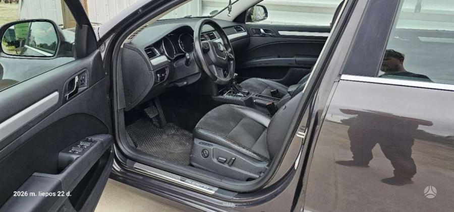 Brown Skoda SuperB 2011 in Pasvalys, with an engine capacity of 1.97 L and mileage of 341 thousand km for 5800 €, photo 8 on AUTOMOTO.COM.LV