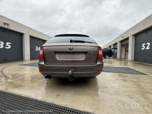Brown Skoda SuperB 2011 in Daugavpils, with an engine capacity of 1.80 L and mileage of 179 thousand km for 6000 €, photo 11 on AUTOMOTO.COM.LV