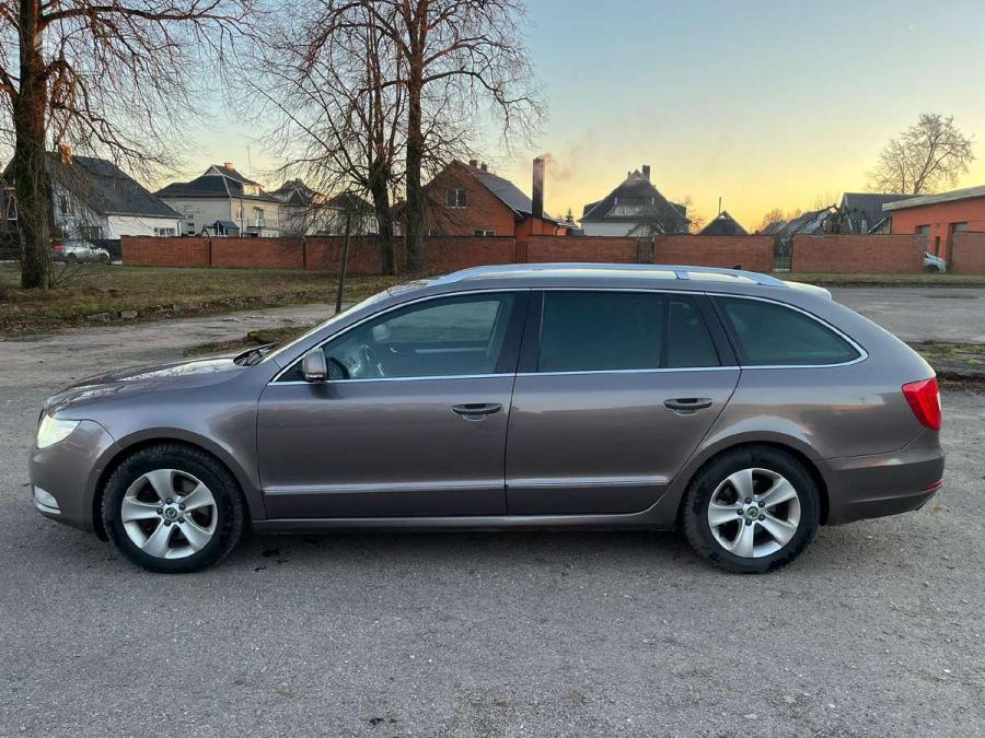 Brown Skoda SuperB 2012 in Taurage, with an engine capacity of 1.97 L and mileage of 283 thousand km for 6200 €, photo 5 on AUTOMOTO.COM.LV