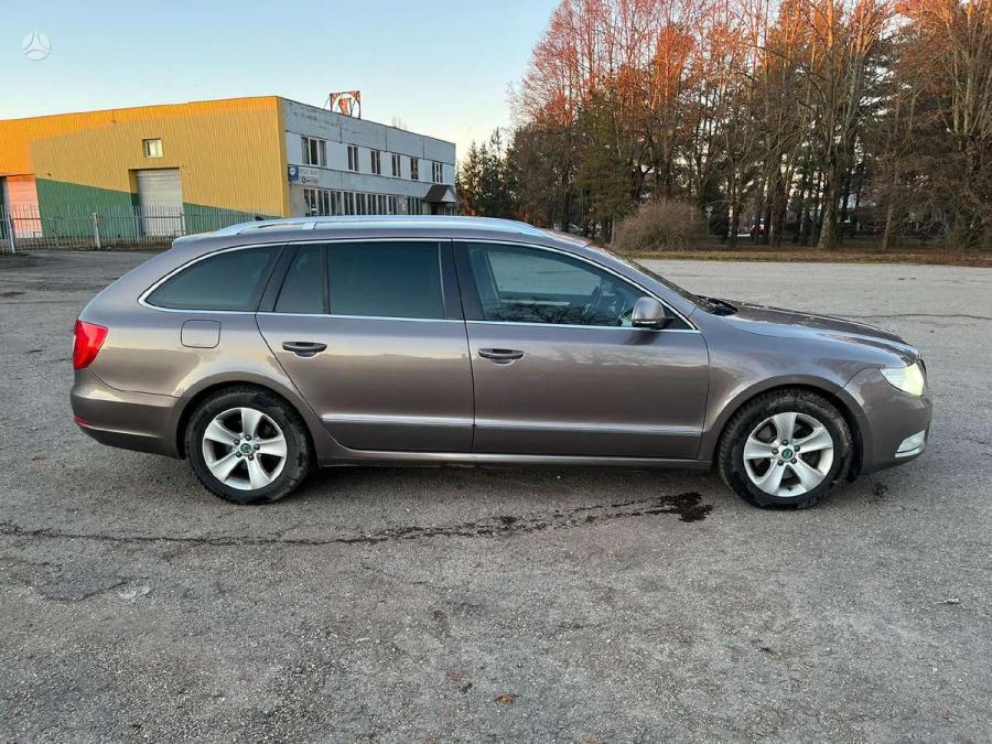 Brown Skoda SuperB 2012 in Taurage, with an engine capacity of 1.97 L and mileage of 283 thousand km for 6200 €, photo 6 on AUTOMOTO.COM.LV