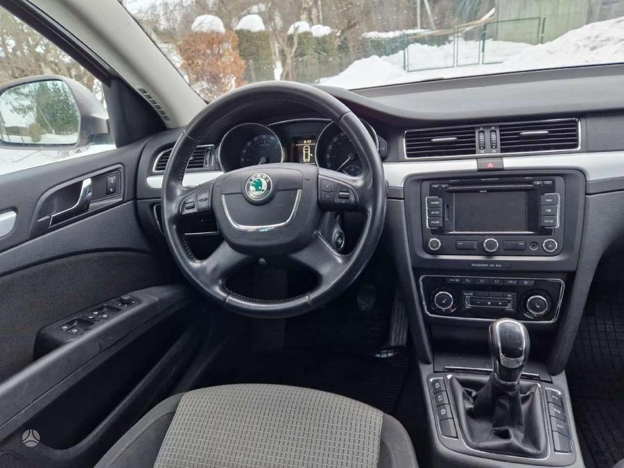Brown Skoda SuperB 2012 in Raseiniai, with an engine capacity of 2.00 L and mileage of 310 thousand km for 2450 €, photo 7 on AUTOMOTO.COM.LV