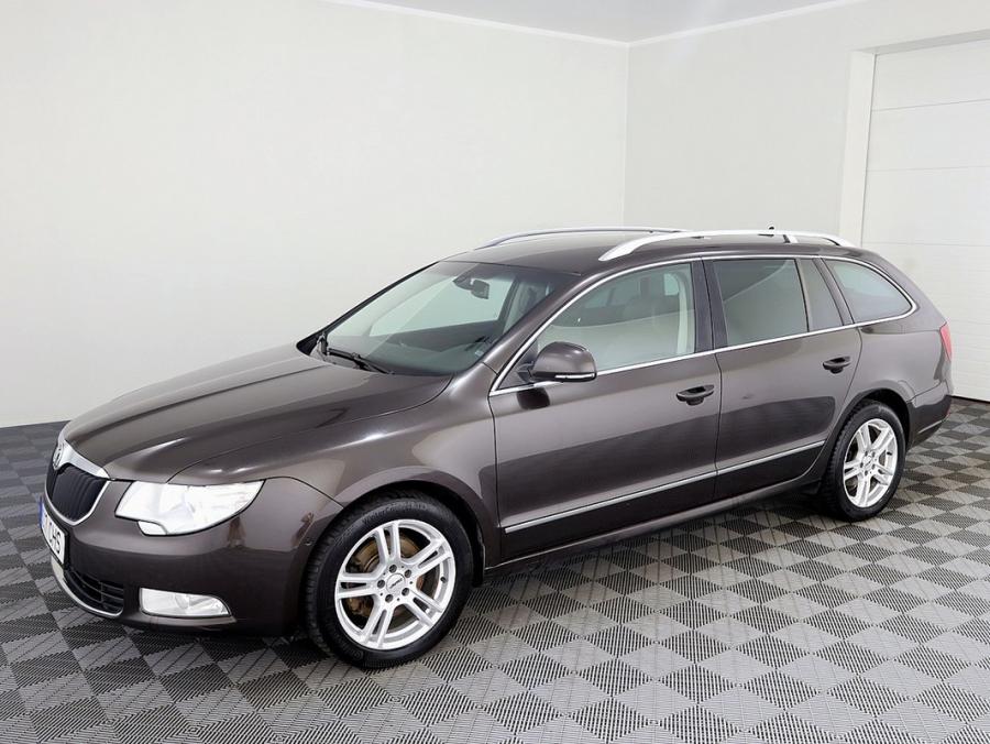 Brown Skoda SuperB 2012 in Tallinn, with an engine capacity of 2.00 L and mileage of 338 thousand km for 3499 €, photo 12 on AUTOMOTO.COM.LV