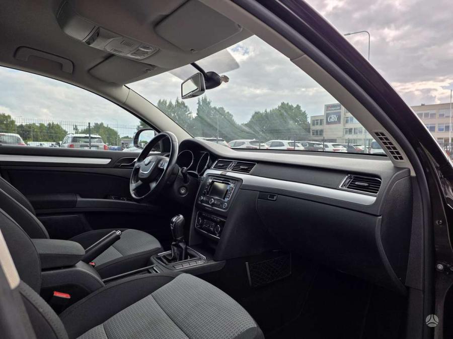 Brūns Skoda SuperB 2012 Tauragė, ar dzinēja tilpumu 1.60 L un nobraukumu 289 tūkst. km par 3999 €, foto 12 vietnē AUTOMOTO.COM.LV