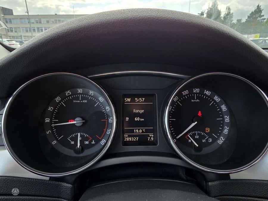 Brūns Skoda SuperB 2012 Tauragė, ar dzinēja tilpumu 1.60 L un nobraukumu 289 tūkst. km par 3999 €, foto 23 vietnē AUTOMOTO.COM.LV