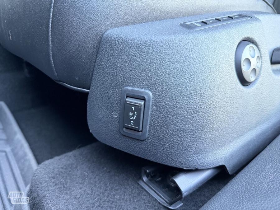 Brown Skoda SuperB 2013 in Panevezys, with an engine capacity of 2.00 L and mileage of 180 thousand km for 5650 €, photo 25 on AUTOMOTO.COM.LV