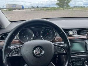 Brown Skoda SuperB 2014 in Marijampole, with an engine capacity of 3.60 L and mileage of 297 thousand km for 3301 €, photo 6 on AUTOMOTO.COM.LV
