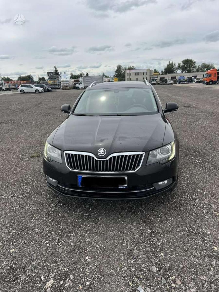 Brown Skoda SuperB 2014 in Marijampole, with an engine capacity of 3.60 L and mileage of 297 thousand km for 3301 €, photo 8 on AUTOMOTO.COM.LV