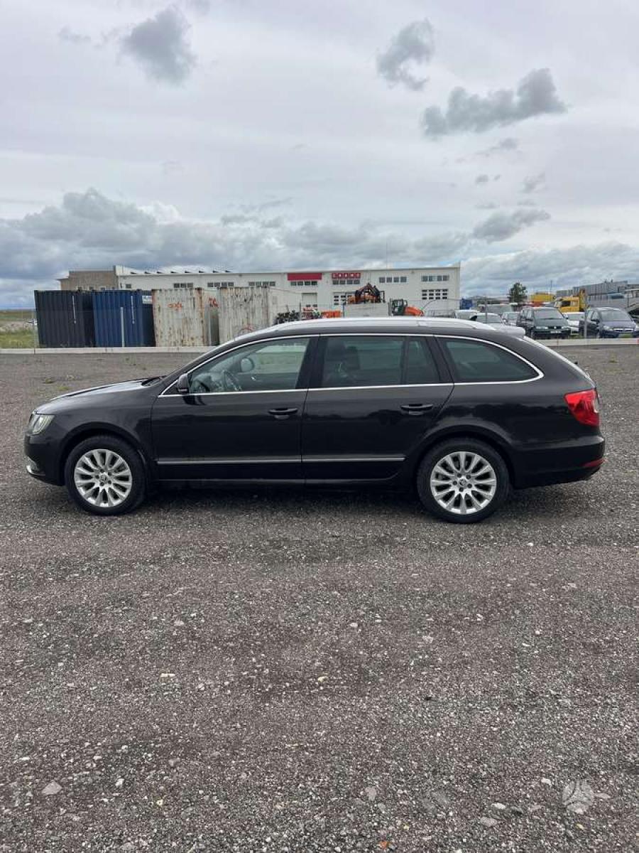 Brown Skoda SuperB 2014 in Marijampole, with an engine capacity of 3.60 L and mileage of 297 thousand km for 3301 €, photo 12 on AUTOMOTO.COM.LV