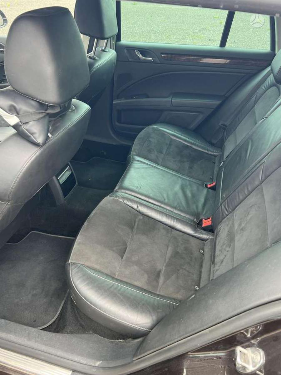Brown Skoda SuperB 2014 in Marijampole, with an engine capacity of 3.60 L and mileage of 297 thousand km for 3301 €, photo 13 on AUTOMOTO.COM.LV
