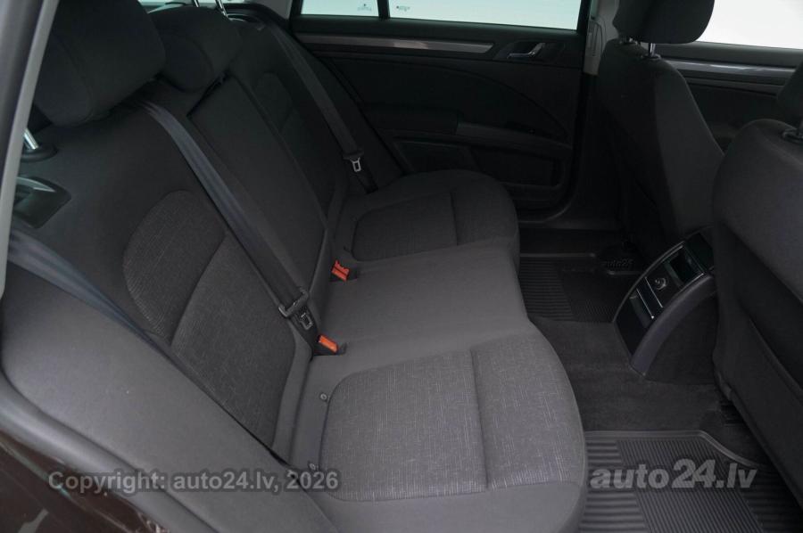 Brūns Skoda SuperB 2014 Tallina, ar dzinēja tilpumu 1.80 L un nobraukumu 124 tūkst. km par 6490 €, foto 13 vietnē AUTOMOTO.COM.LV