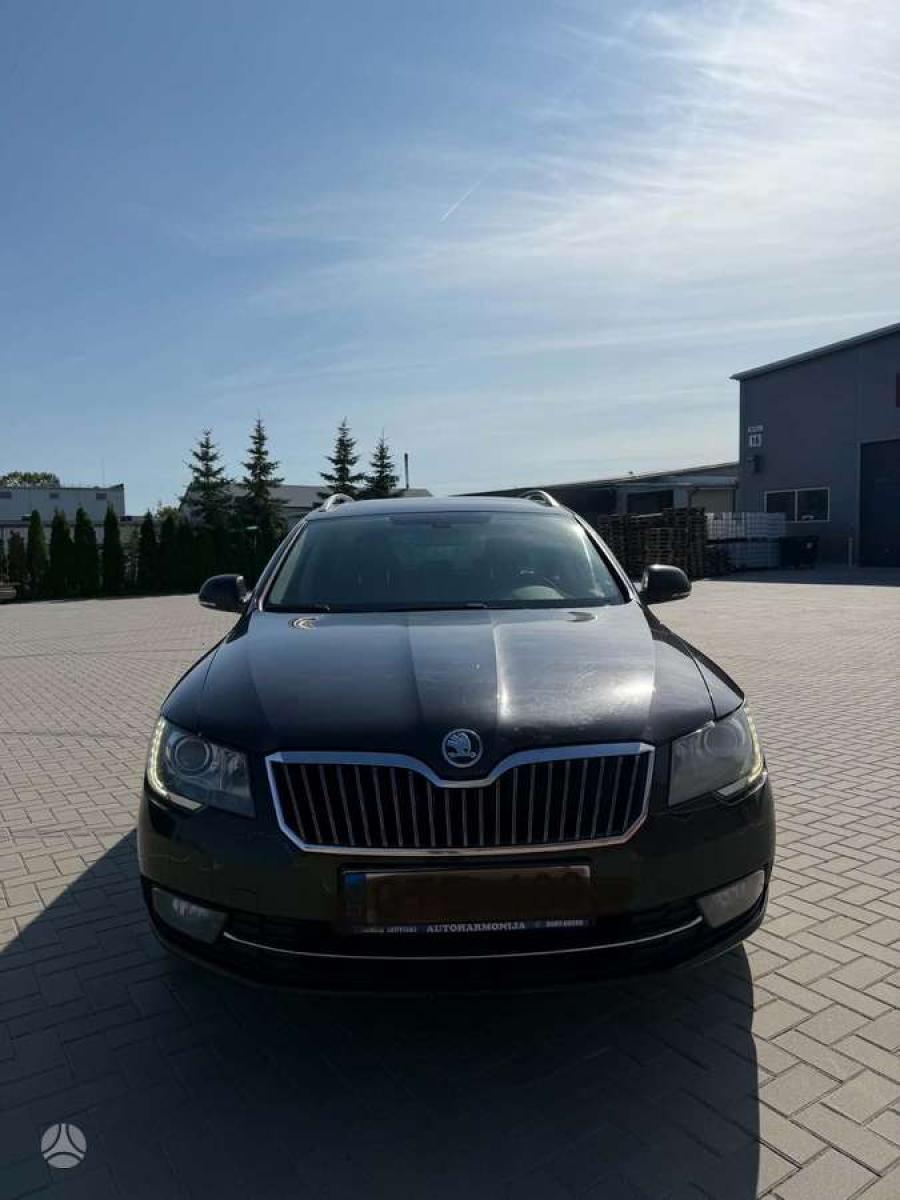 Brown Skoda SuperB 2014 in Marijampole, with an engine capacity of 3.60 L and mileage of 293 thousand km for 3600 €, photo 5 on AUTOMOTO.COM.LV