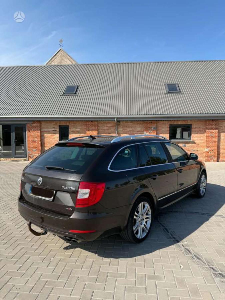 Brown Skoda SuperB 2014 in Marijampole, with an engine capacity of 3.60 L and mileage of 293 thousand km for 3600 €, photo 6 on AUTOMOTO.COM.LV