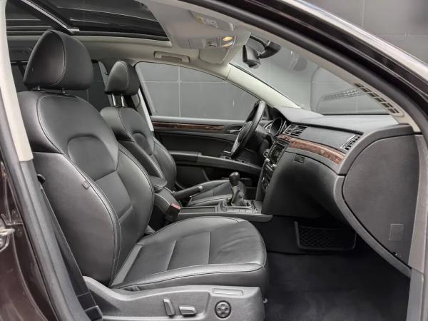 Brown Skoda SuperB 2015 in Jelgava, with an engine capacity of 1.60 L and mileage of 154 thousand km for 7500 €, photo 9 on AUTOMOTO.COM.LV