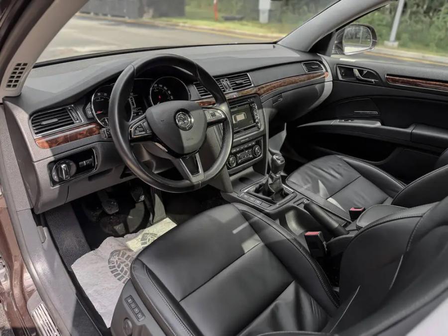 Brūns Skoda SuperB 2015 Jelgava, ar dzinēja tilpumu 1.60 L un nobraukumu 154 tūkst. km par 7500 €, foto 15 vietnē AUTOMOTO.COM.LV